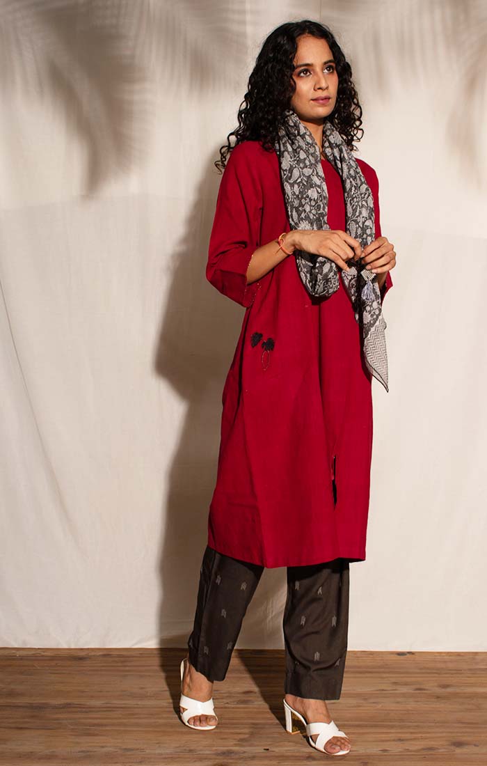 Crimson Red handwoven handspun Kurta with pants and stole – Ihaworld